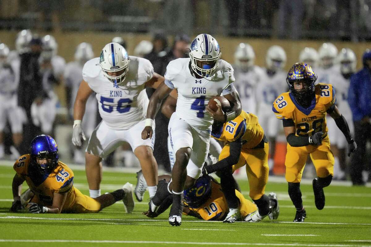 C.E. King routs Channelview in Class 6A Division II bi-district