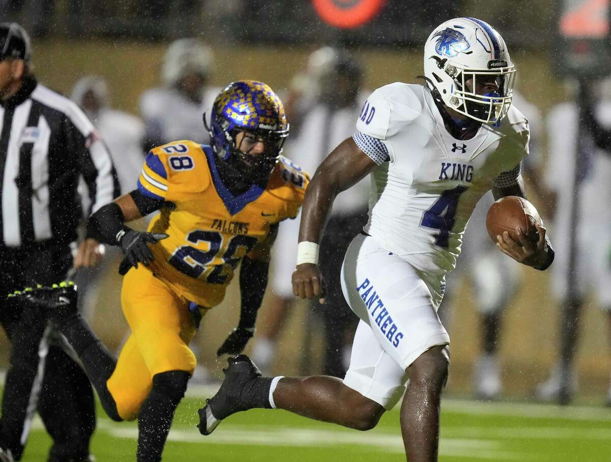C.E. King routs Channelview in Class 6A Division II bi-district