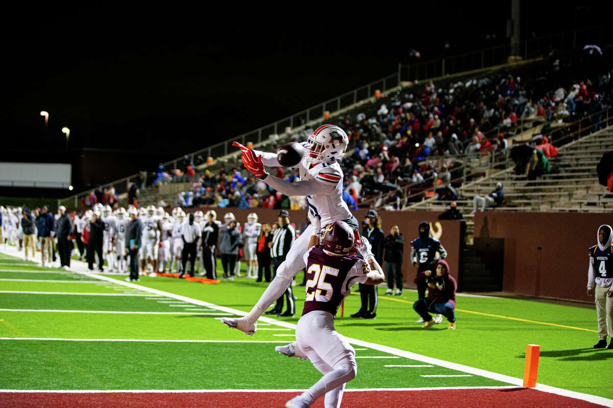 Atascocita defeats Deer Park to advance to area round