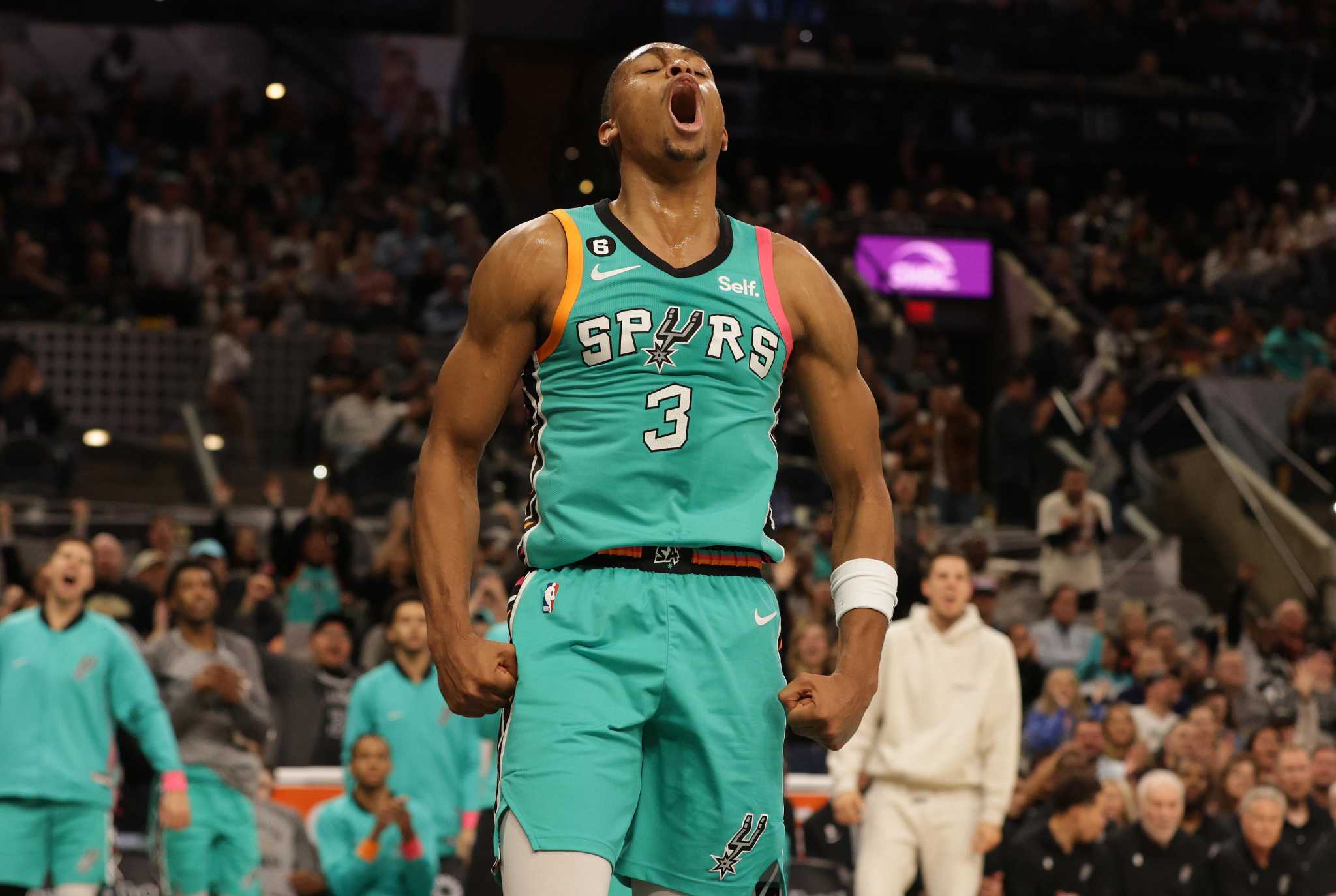 Triple take: Spurs 111, Bucks 93