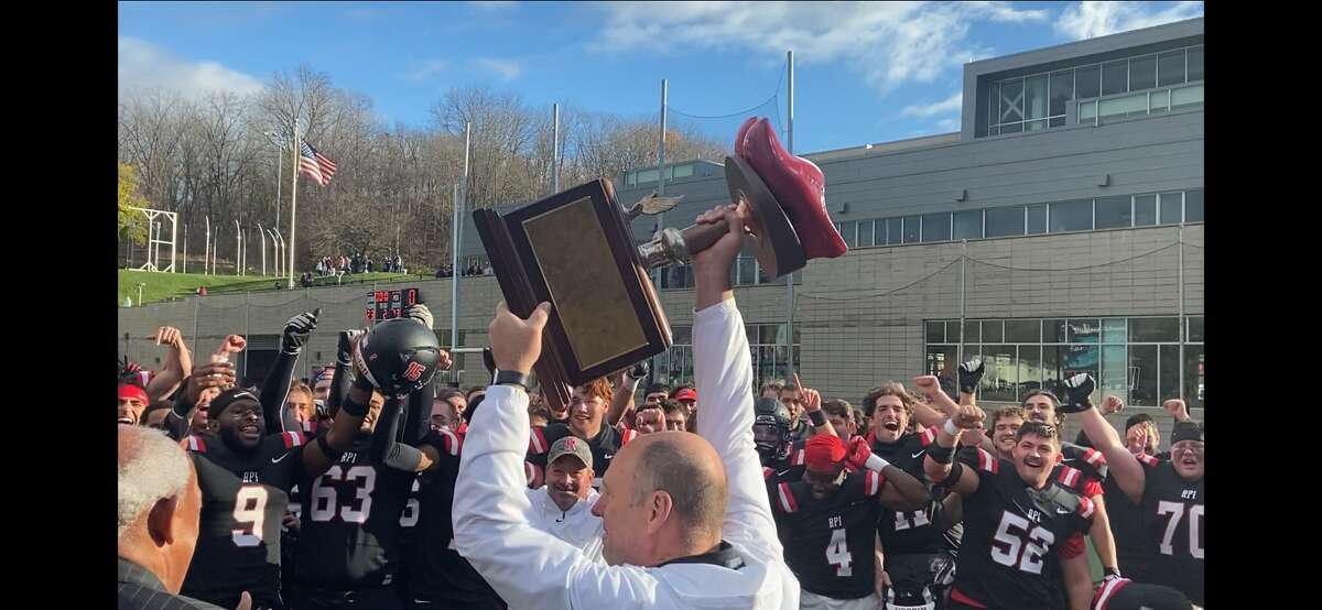 RPI football keeps Dutchman Shoes Trophy in Troy