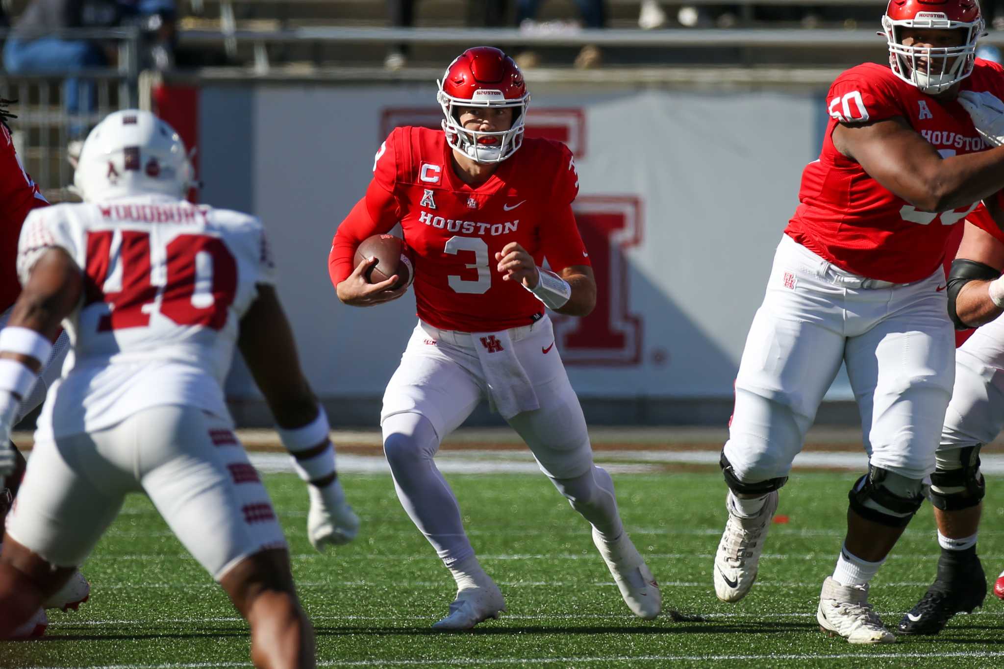 Houston Cougars defeat Temple to become bowl eligible