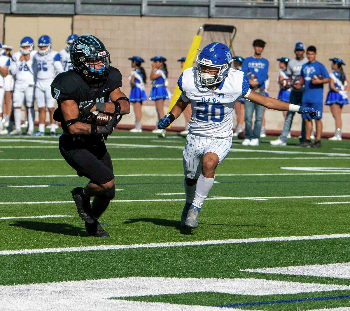 High school football playoffs: Harlan 42, Del Rio 3