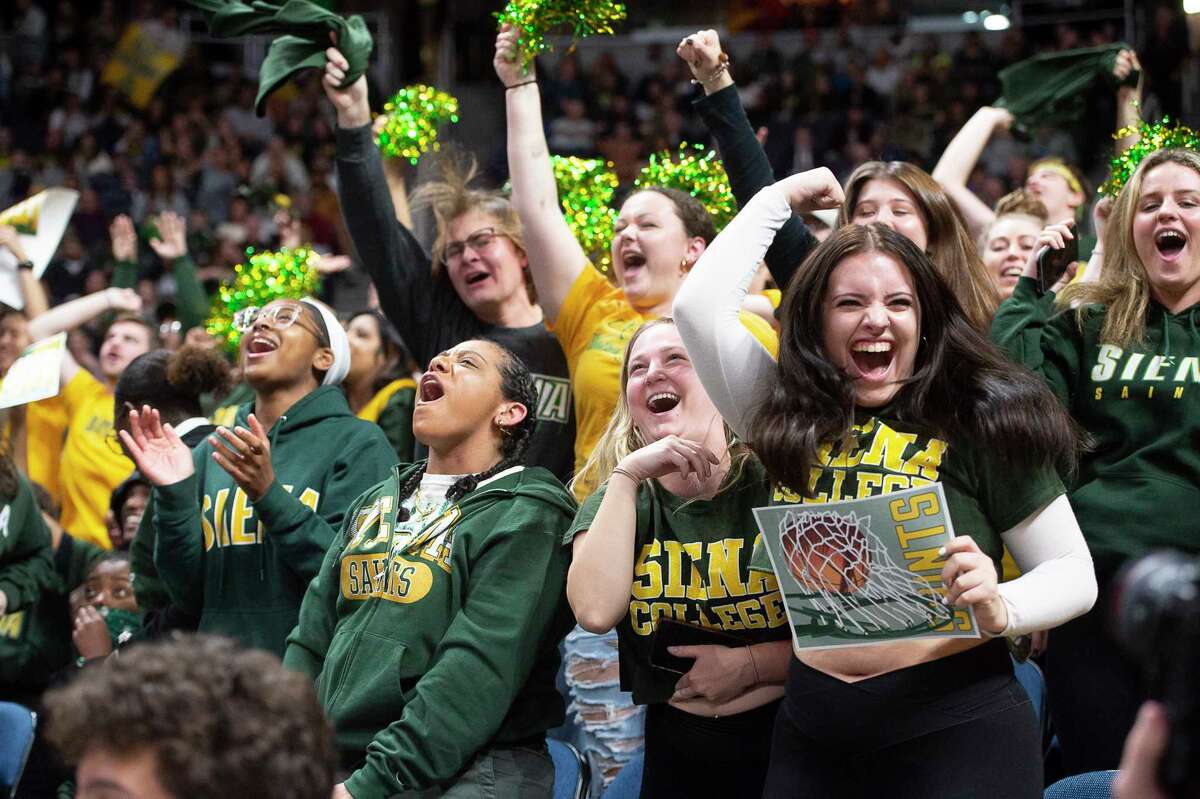 Siena men's basketball dominates second half to take Albany Cup