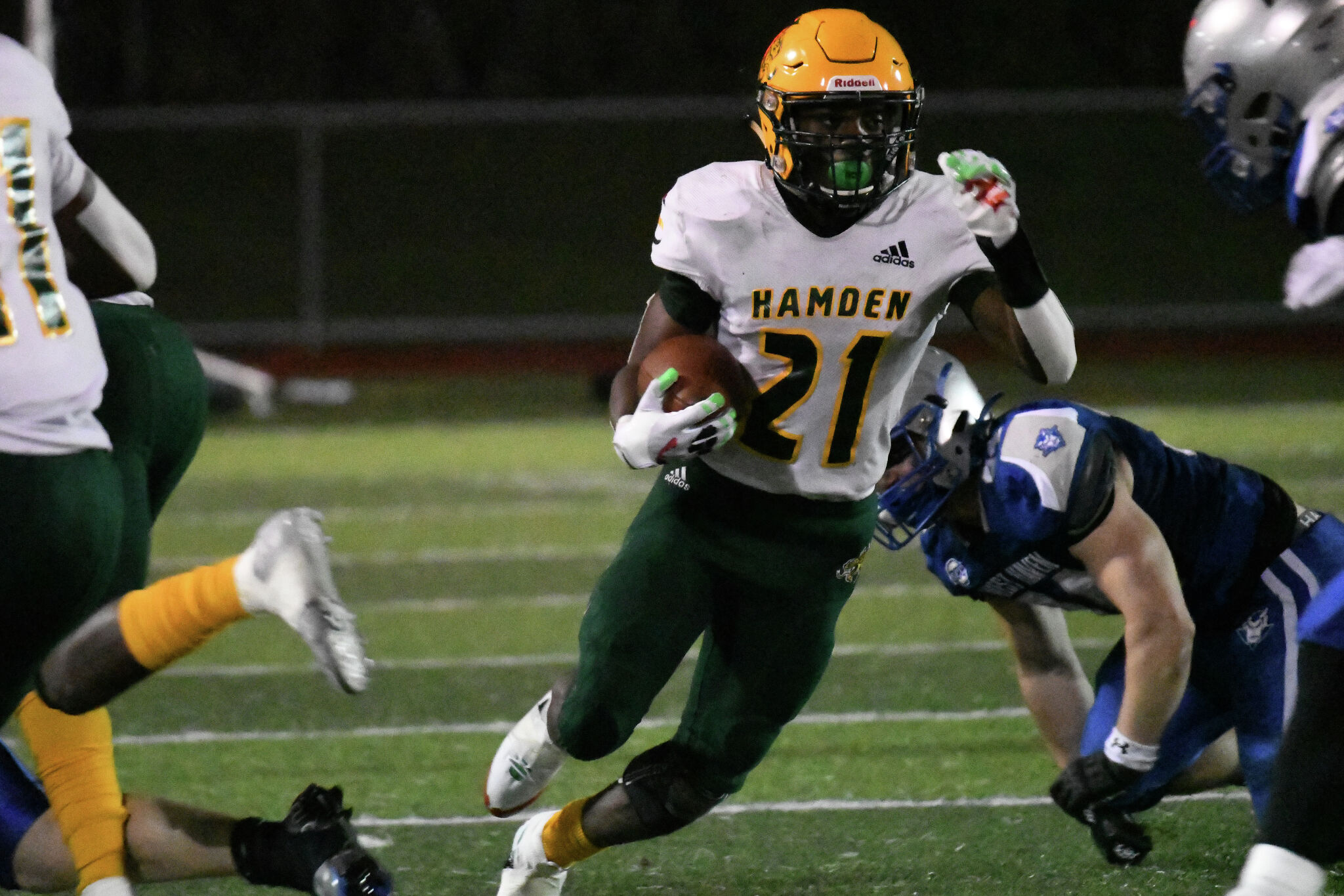 Camren Kemp transfers from Hamden (CT) to rival West Haven football