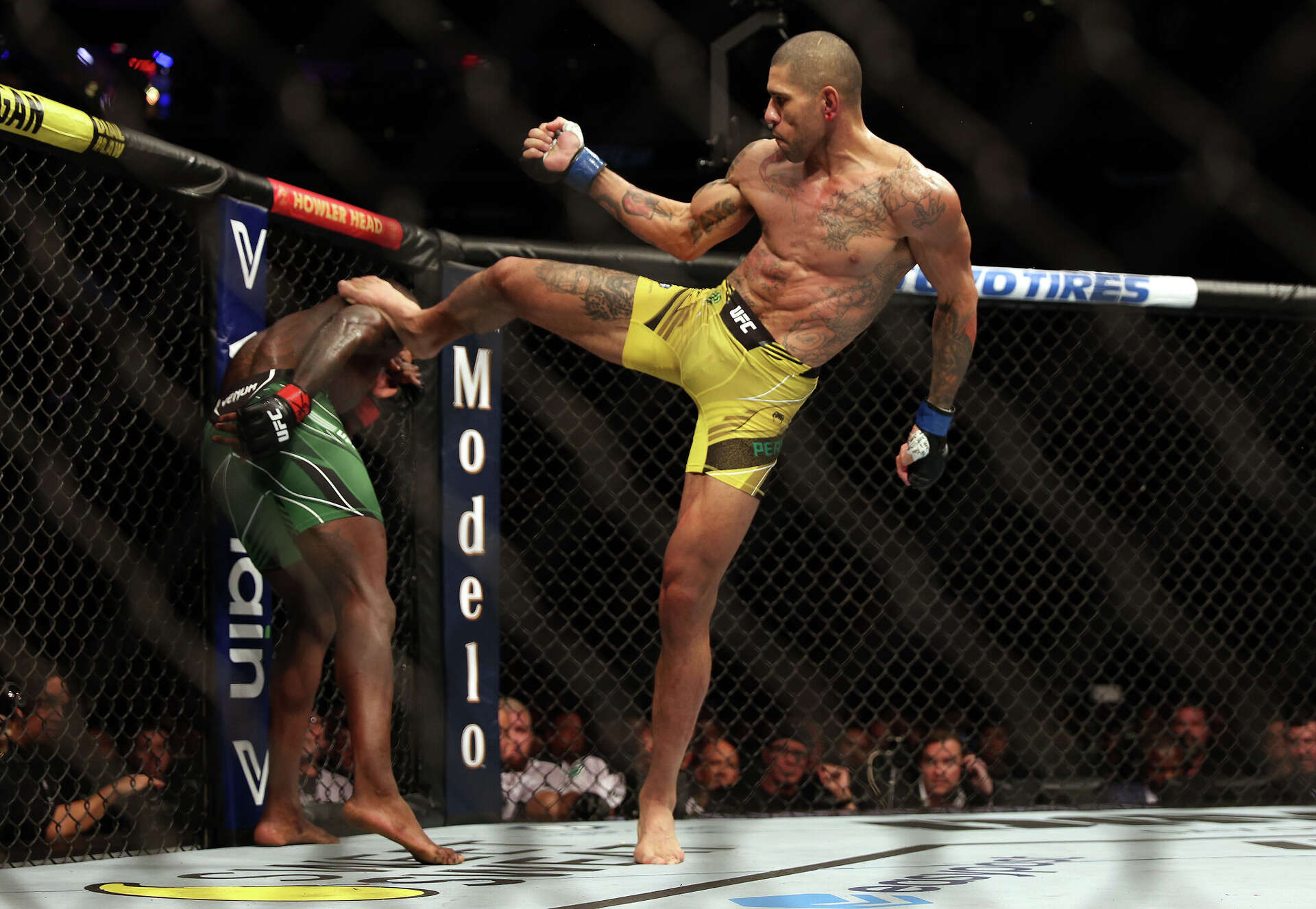 Danbury CT resident Alex Pereira to fight Khalil Rountree at UFC 307