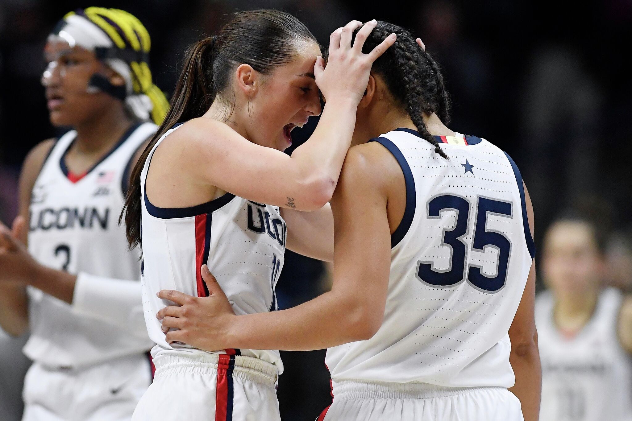 Azzi Fudd leads UConn to defeat over No. 3 Texas
