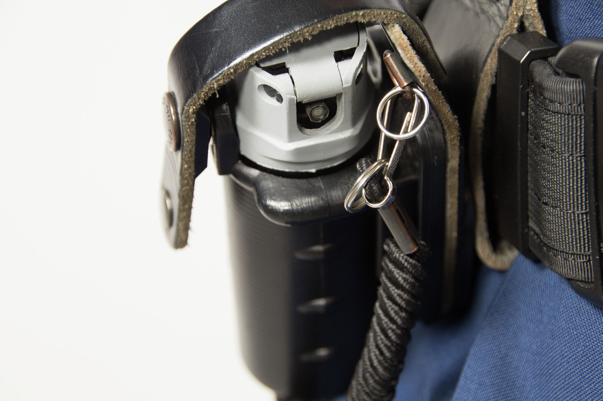 Texas security guard fires pepper spray at students