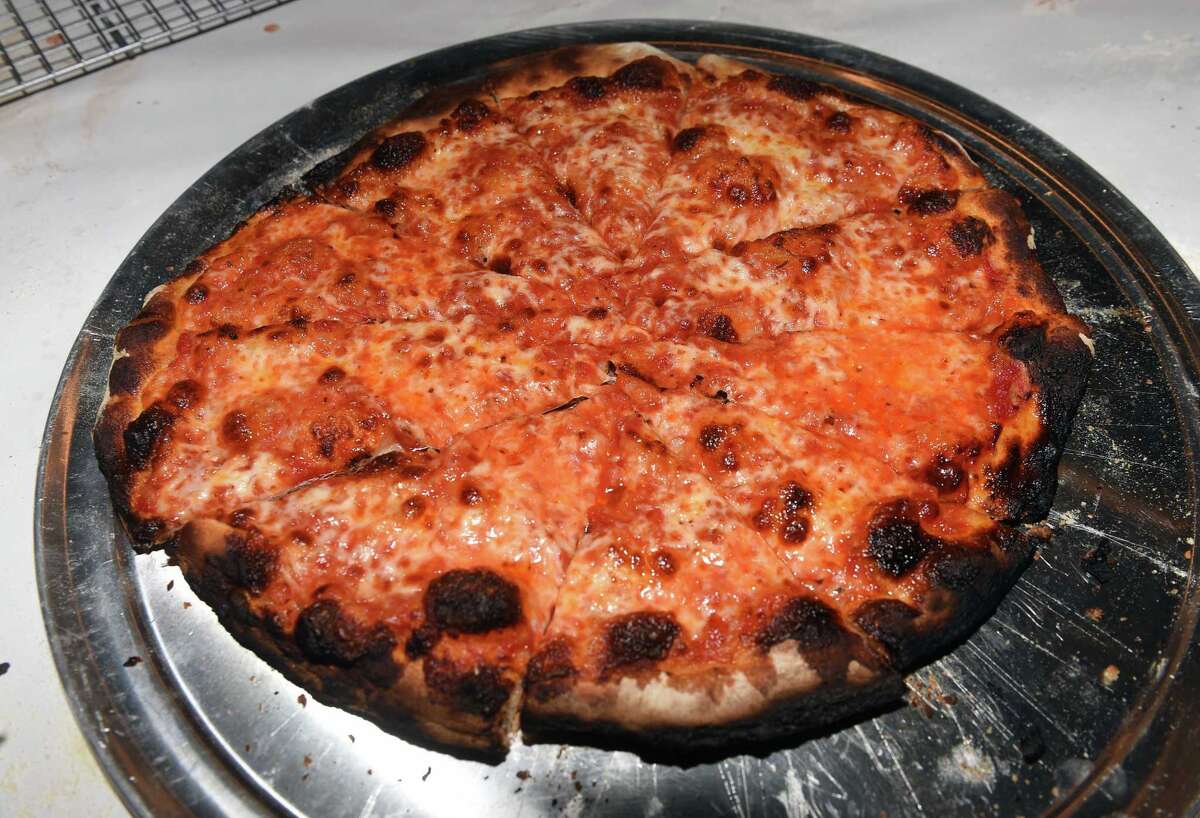 CT pizza lovers learn how to make their own New Haven-style pies