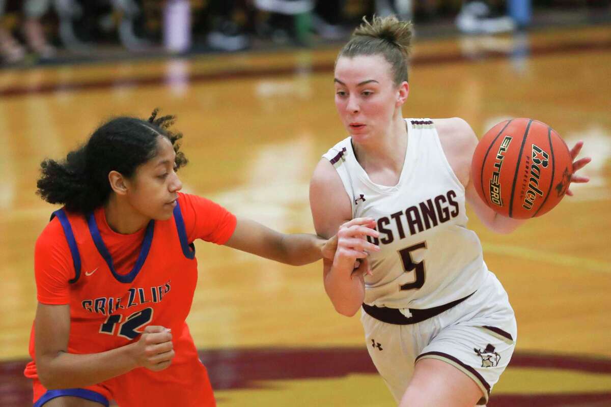 Girls basketball: Grand Oaks tops shorthanded Magnolia West
