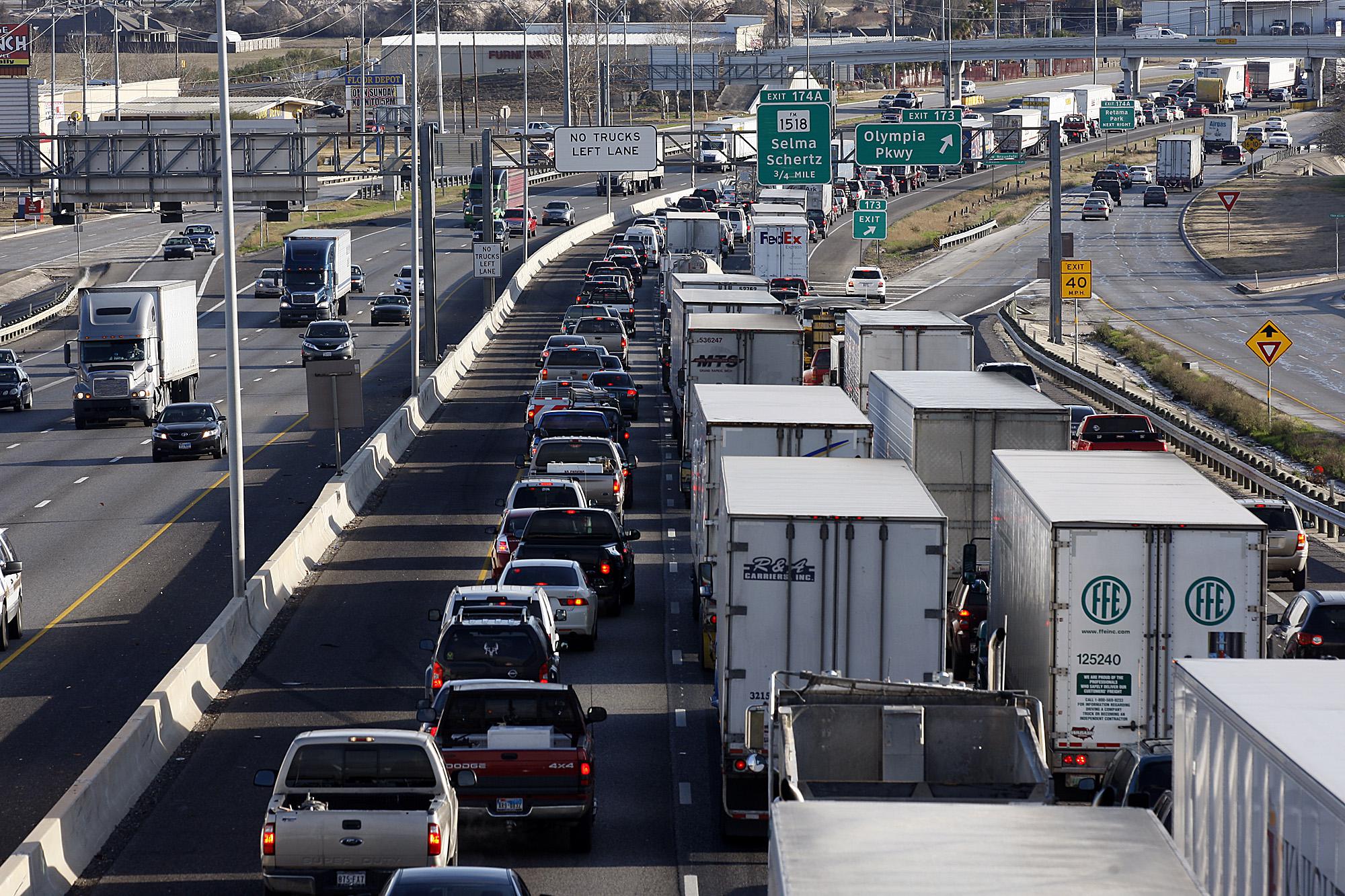 Editorial: With rail still a dream, give S.A.-to-Austin buses a chance