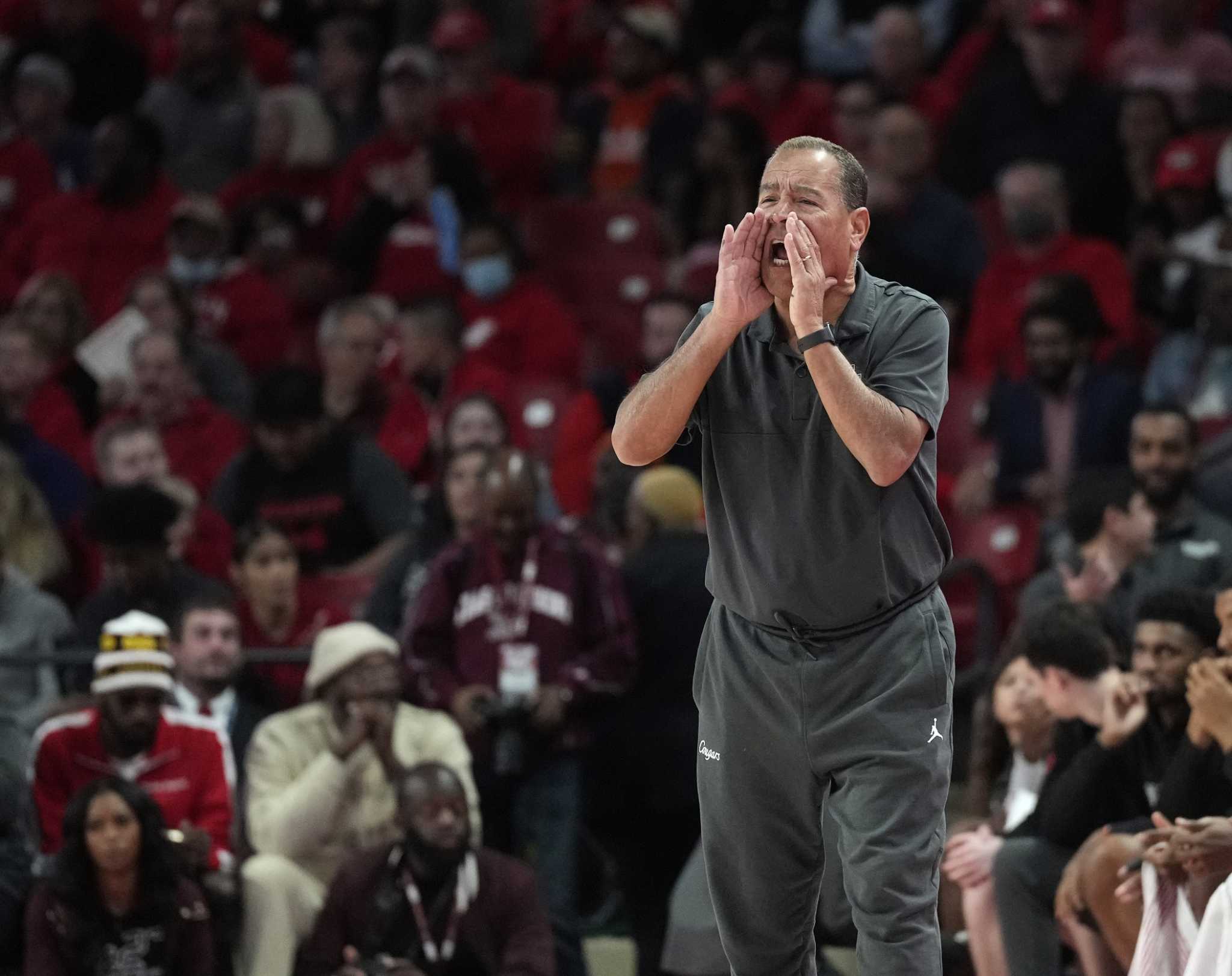 Houston basketball: Kelvin Sampson smart watch gets in-game texts