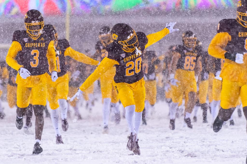 Tyler, Carter help W. Michigan beat Central Michigan 12-10