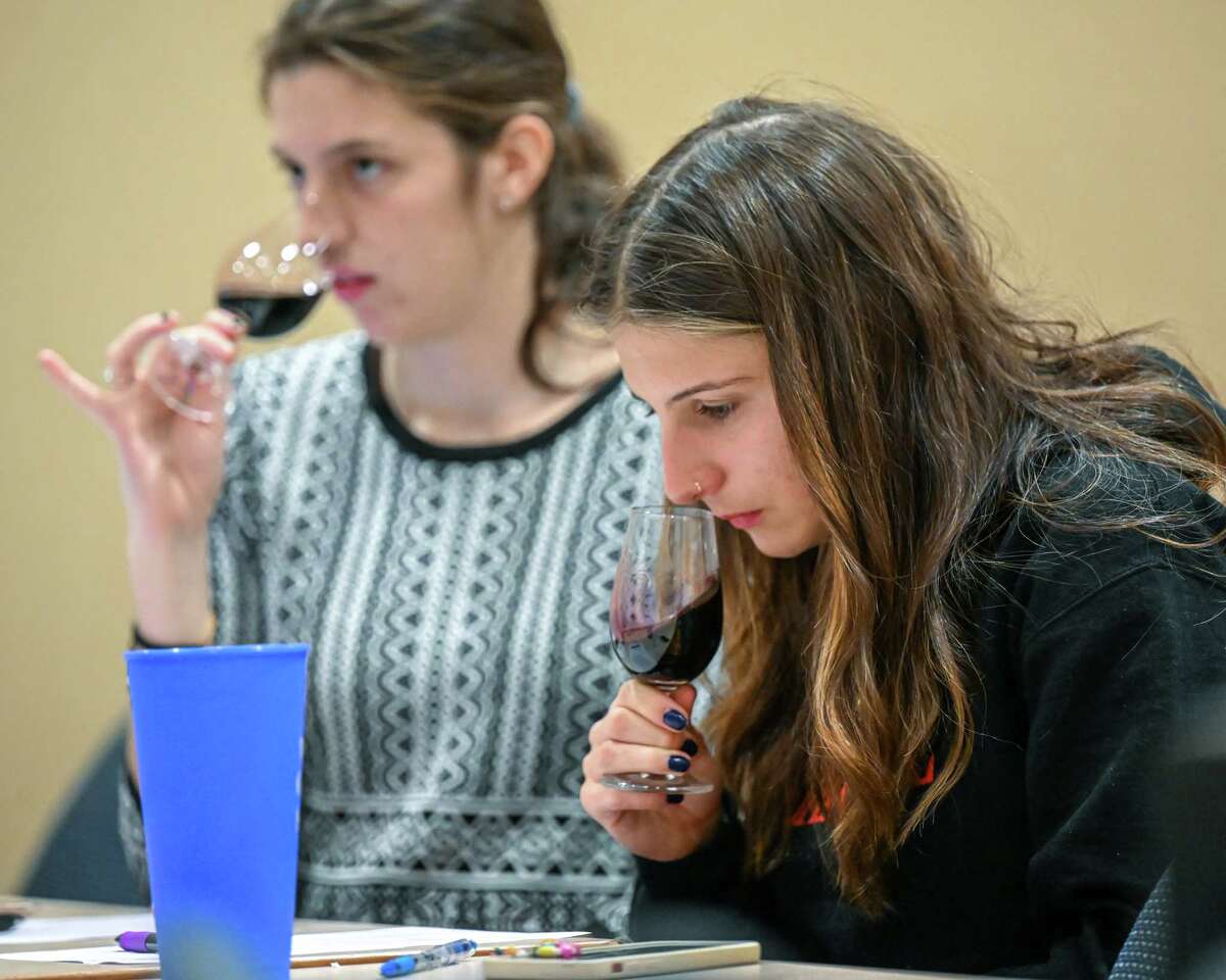 Wine tasting, painting: Siena teaches hobbies to course-focused students