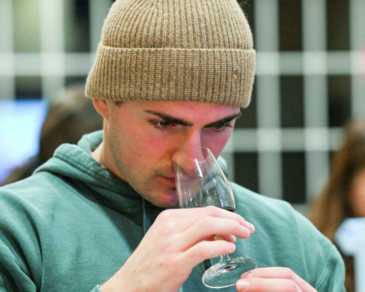 Wine tasting, painting: Siena teaches hobbies to course-focused students