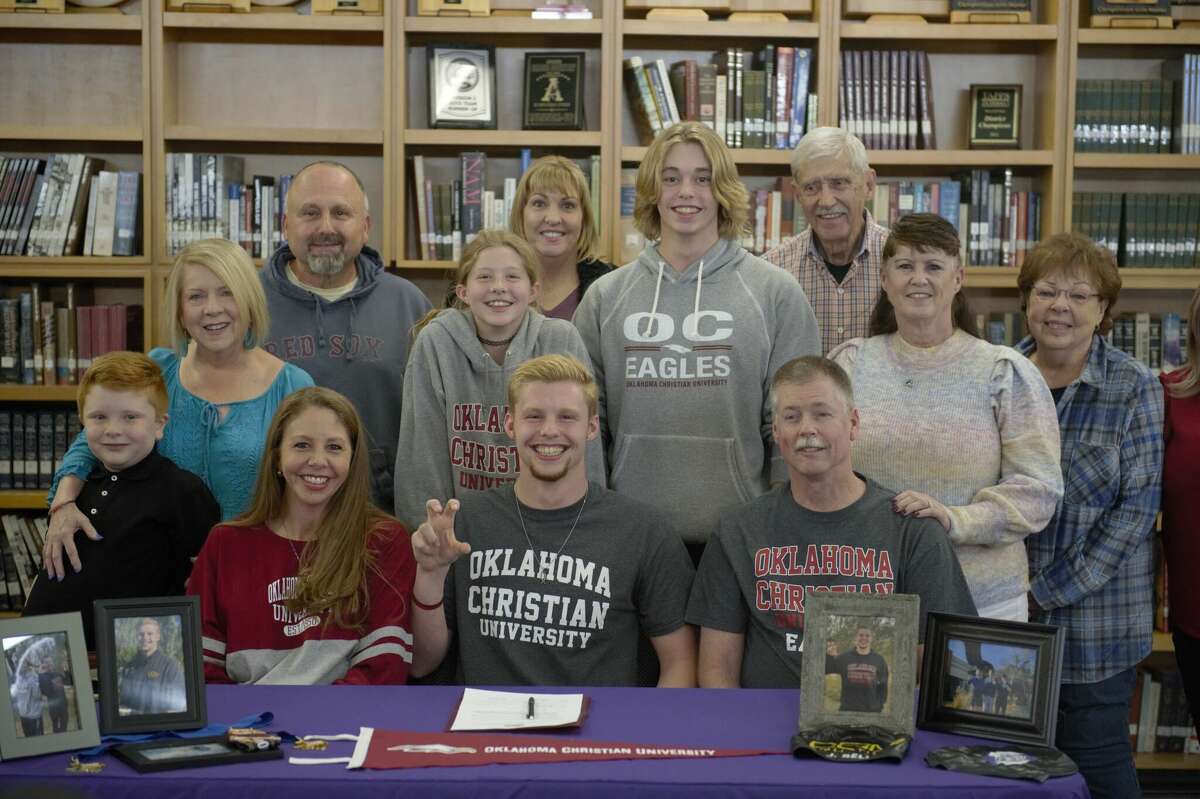 MCA’s Bell signs with Oklahoma Christian swimming