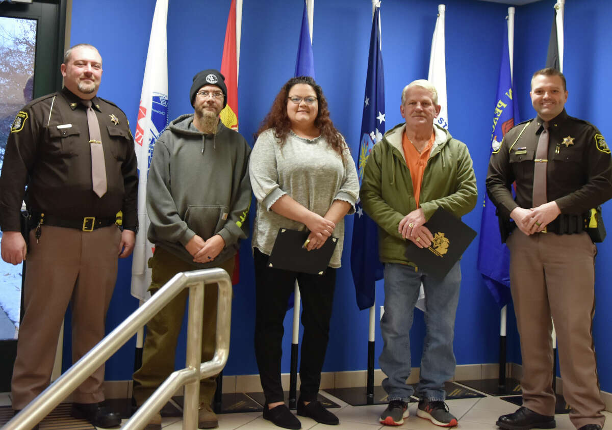 3 awarded after alerting residents to Manistee house fire