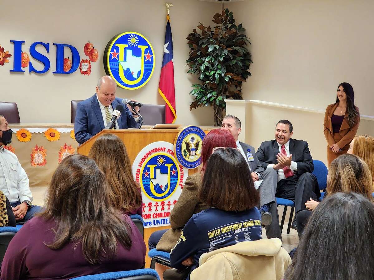 Cuellar announces $10.3M for LISD, UISD to address digital divide