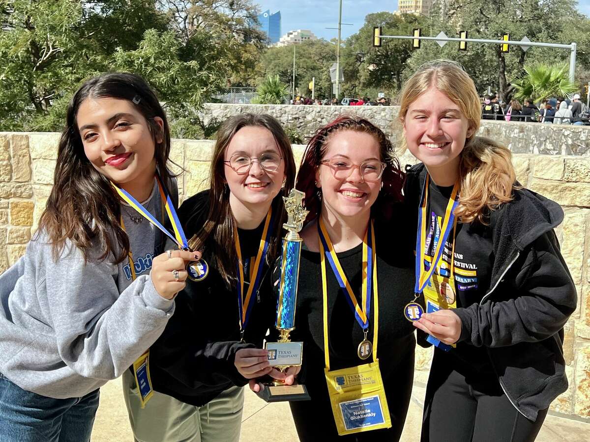 11 Dickinson High students qualify for spots at International Thespian ...