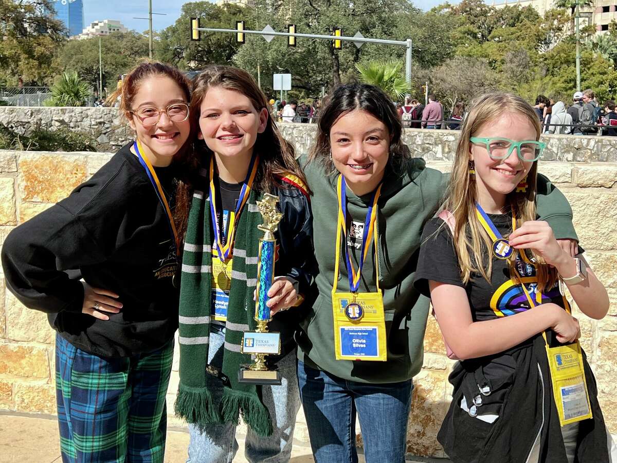 11 Dickinson High students qualify for spots at International Thespian ...