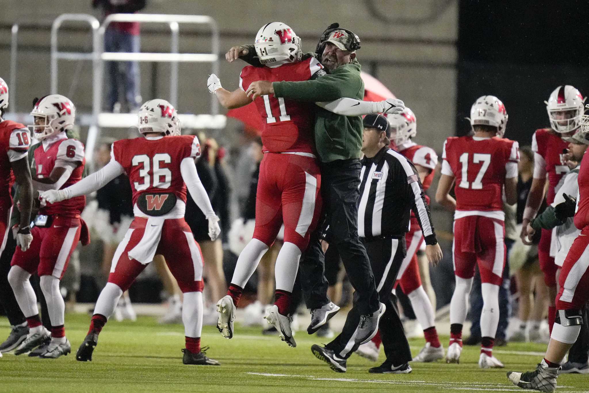 The Woodlands dominates Klein Cain to advance to third round