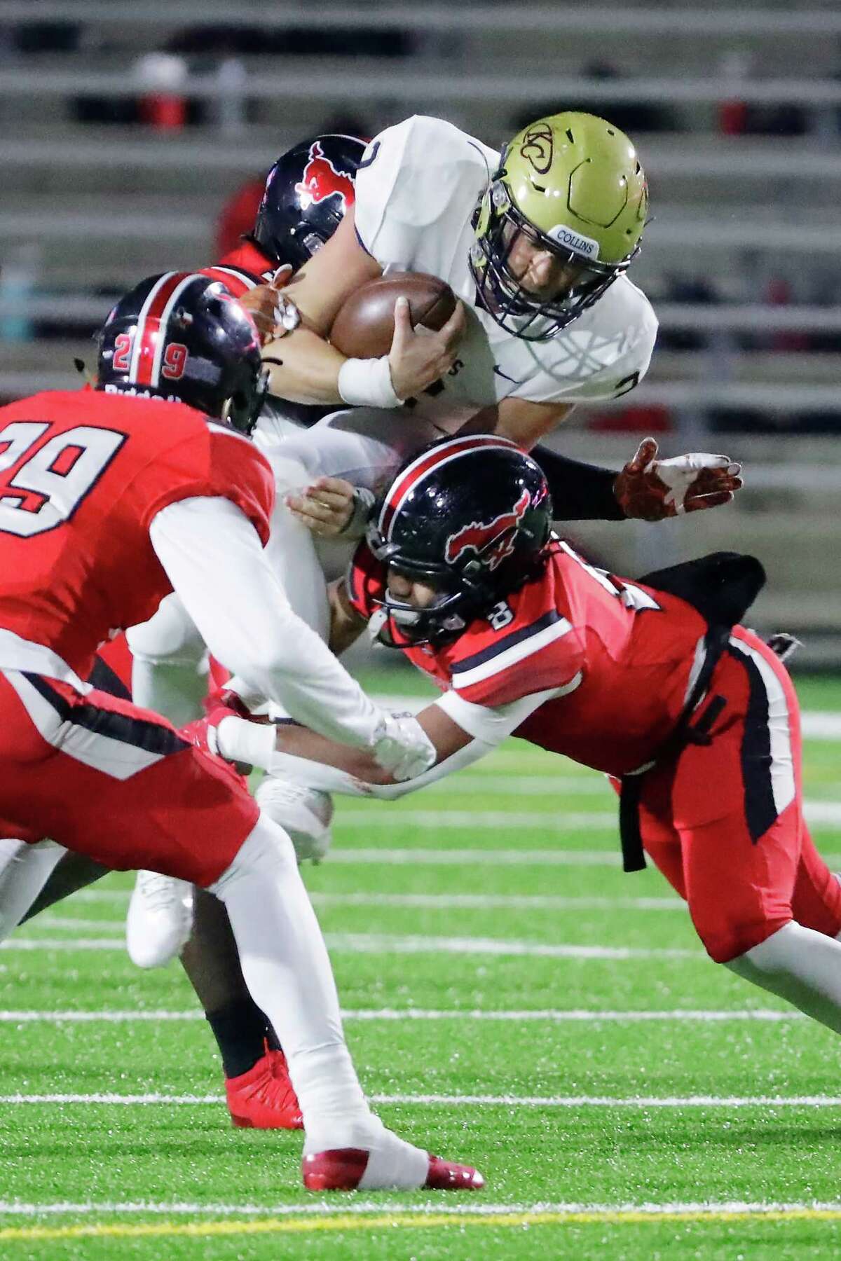 Westfield Mustangs edge Klein Collins Tigers in second round