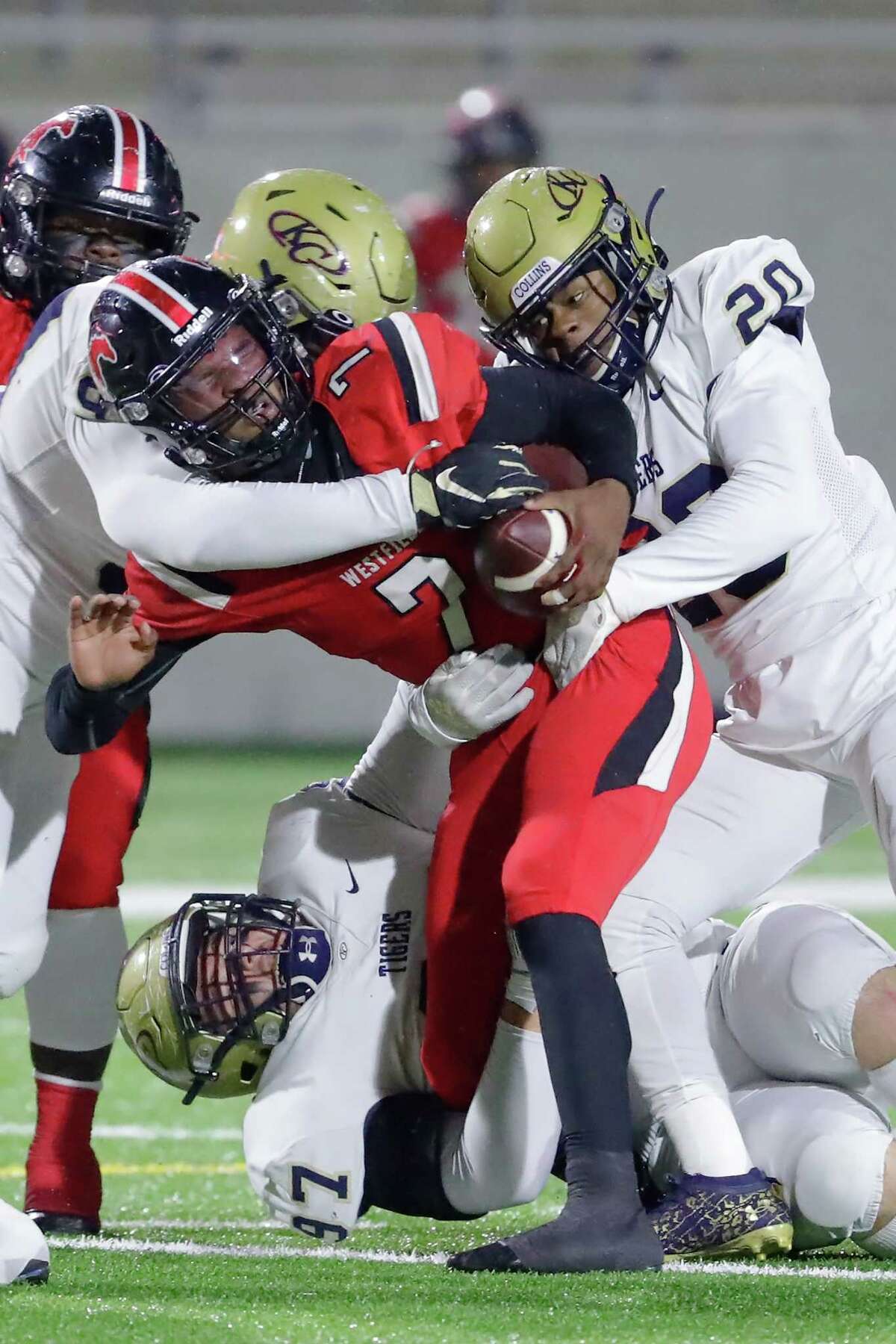 Westfield Mustangs edge Klein Collins Tigers in second round