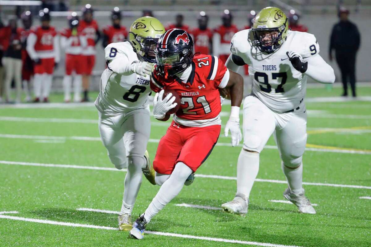 Westfield Mustangs edge Klein Collins Tigers in second round
