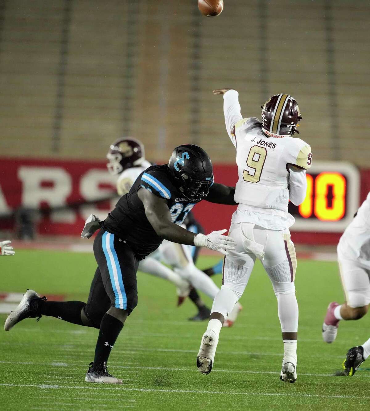 Summer Creek Bulldogs upend Shadow Creek Sharks in area round
