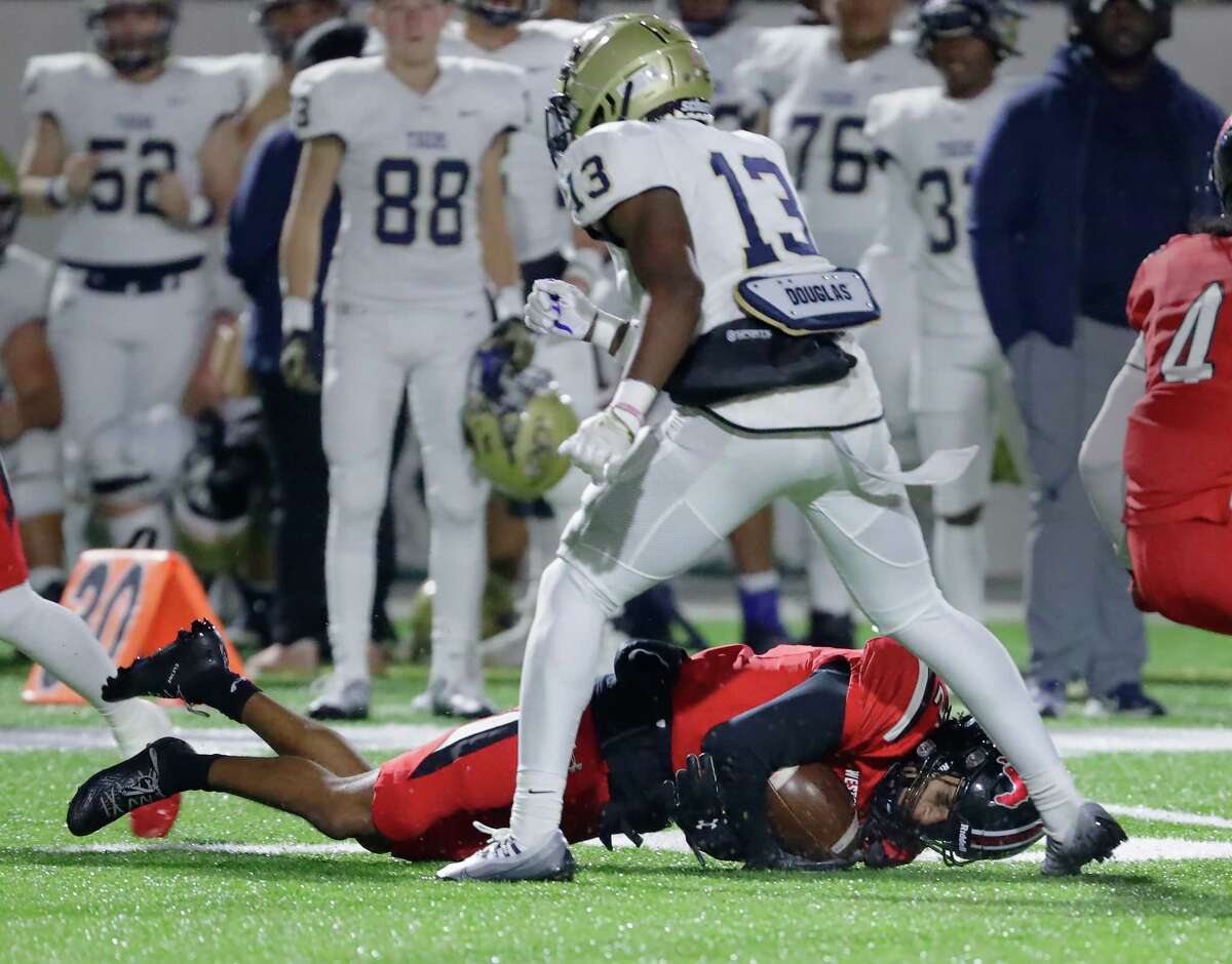 Westfield Mustangs edge Klein Collins Tigers in second round