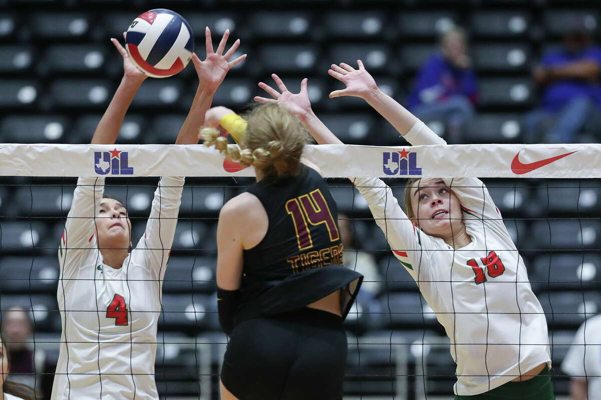 State volleyball tournament: The Woodlands is eliminated