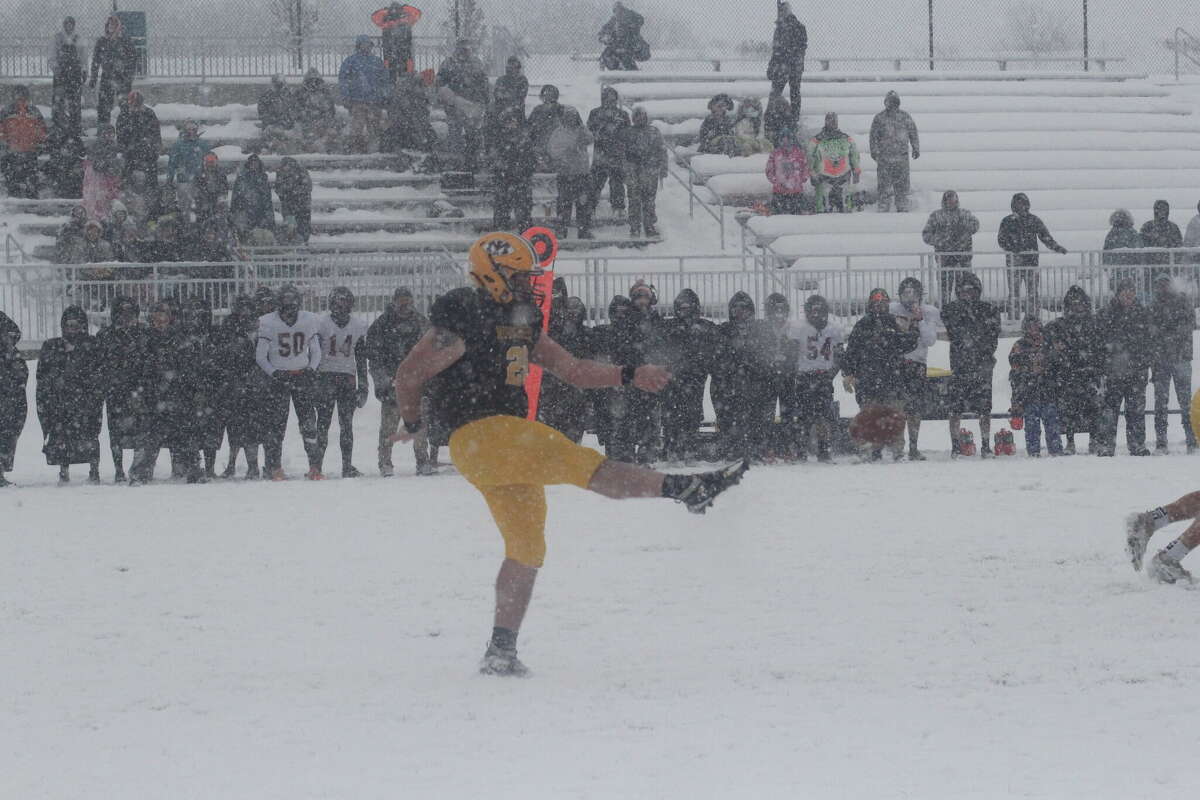 Ubly football beats Iron Mountain, heads to Division 8 state finals