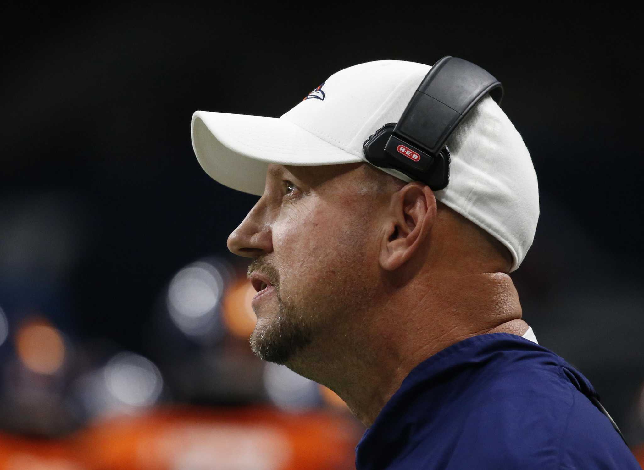 UTSA coach Traylor calls fans 'stubborn mules' for their passion