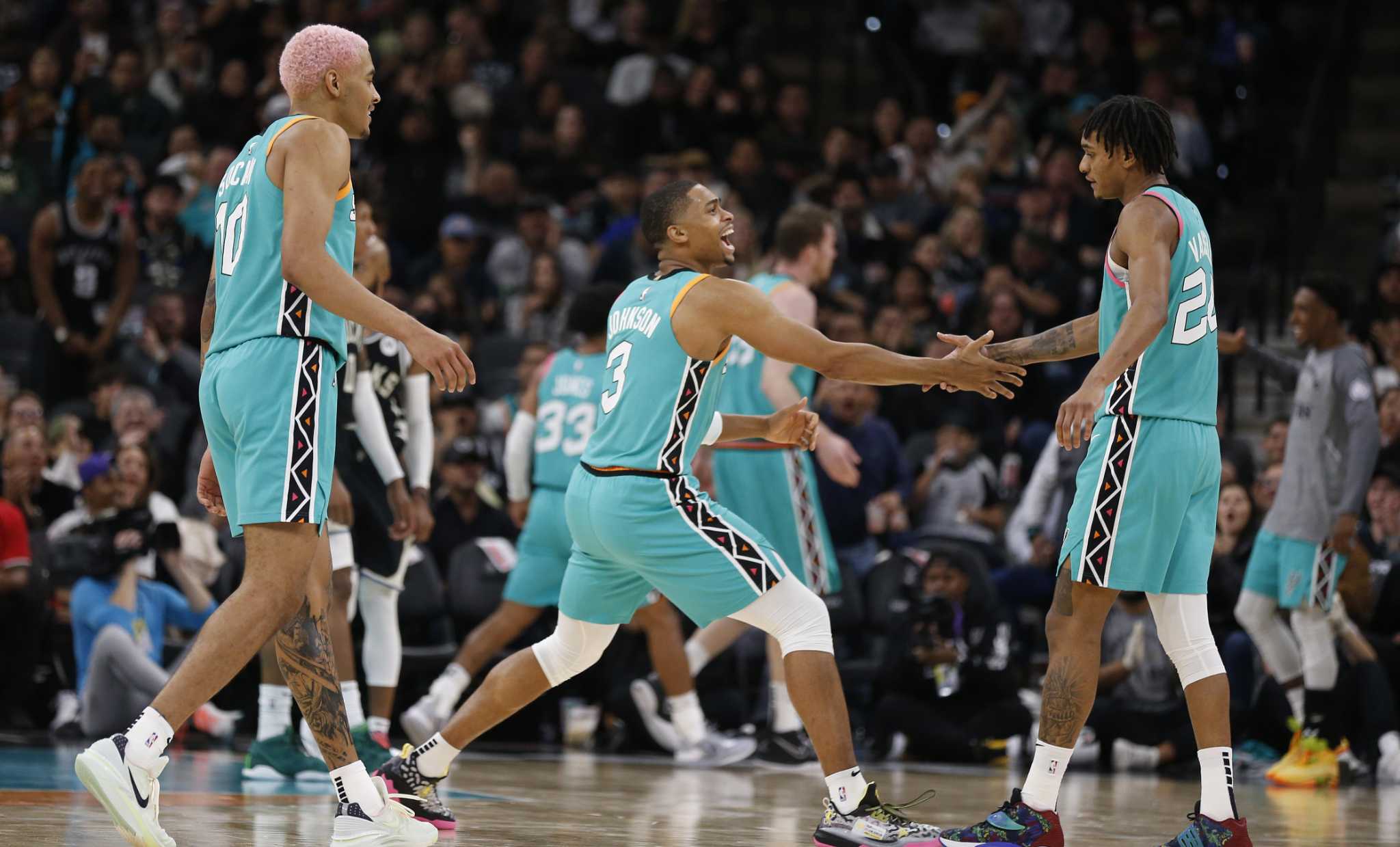 Finger: With one duo starring elsewhere, Spurs build around another