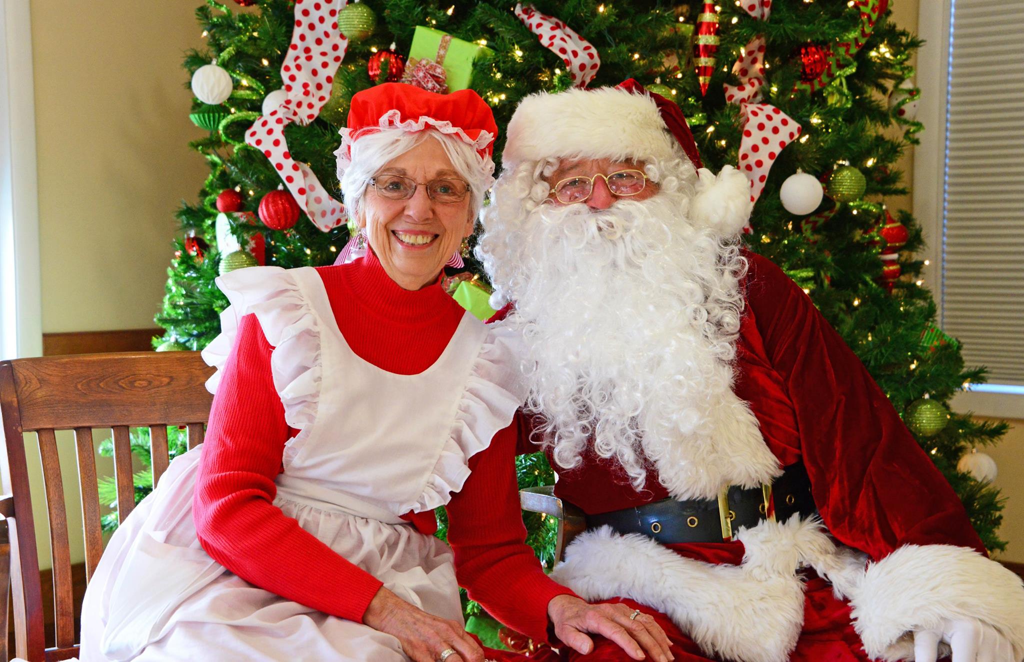 Santa and Mrs. Claus return to Onekama on Dec. 3