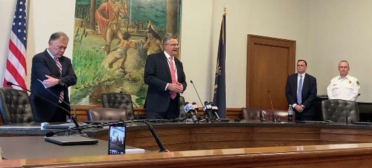 District attorney plans to sue to silence talk about police shooting