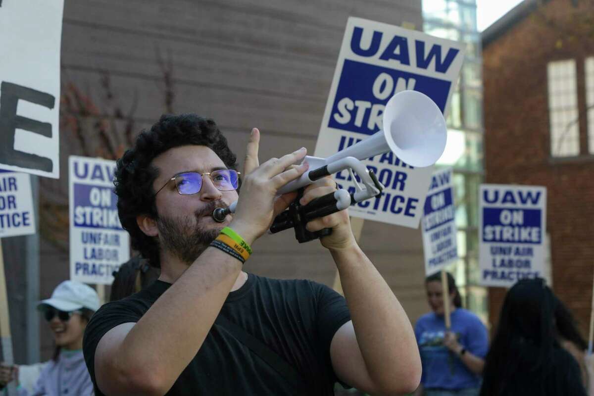 ‘We’re paying to not go to class’: Amid UC instructor strike, some ...