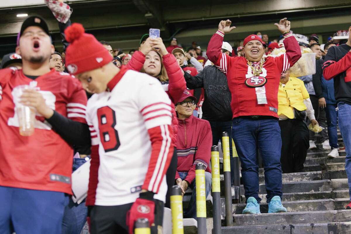 Basking in Mexican fans’ adoration, 49ers have a blast and break through