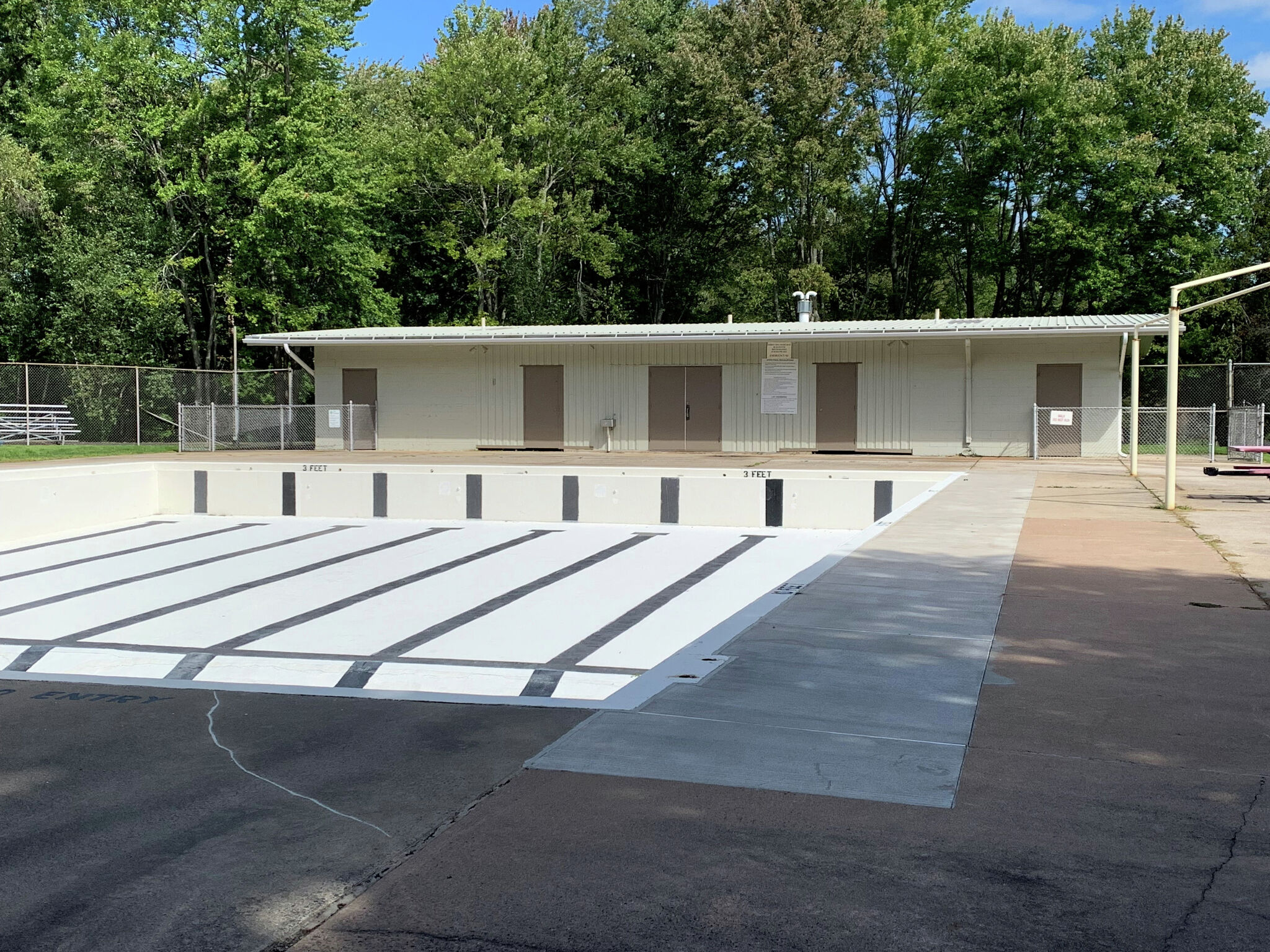 High price delays rebuilding West Hartford's oldest pool