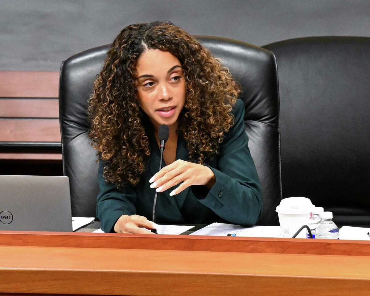 Post-COVID businesses still scramble for workers as legislators ponder ...