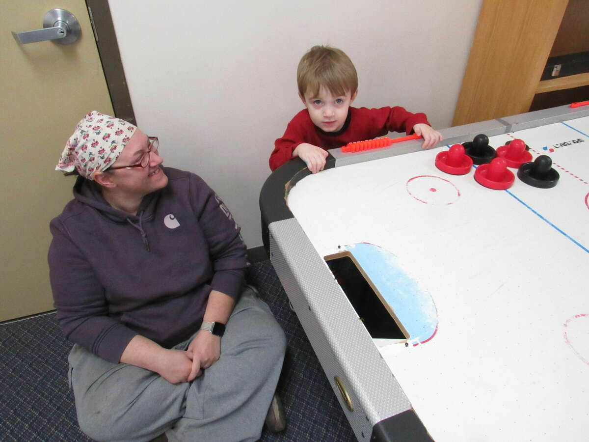 Midland alternative school offers family Thanksgiving meal