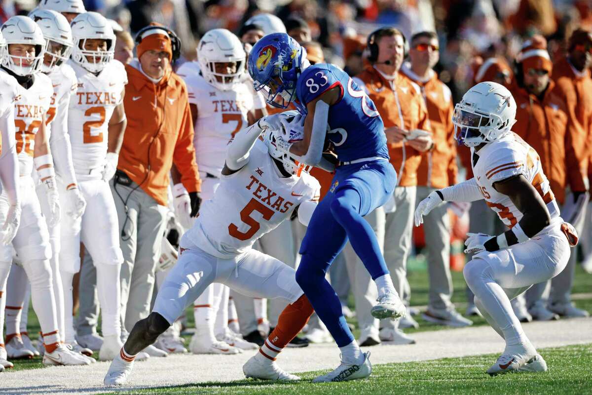 Texas' Jahdae Barron flourishing in Year 2 at the Star position