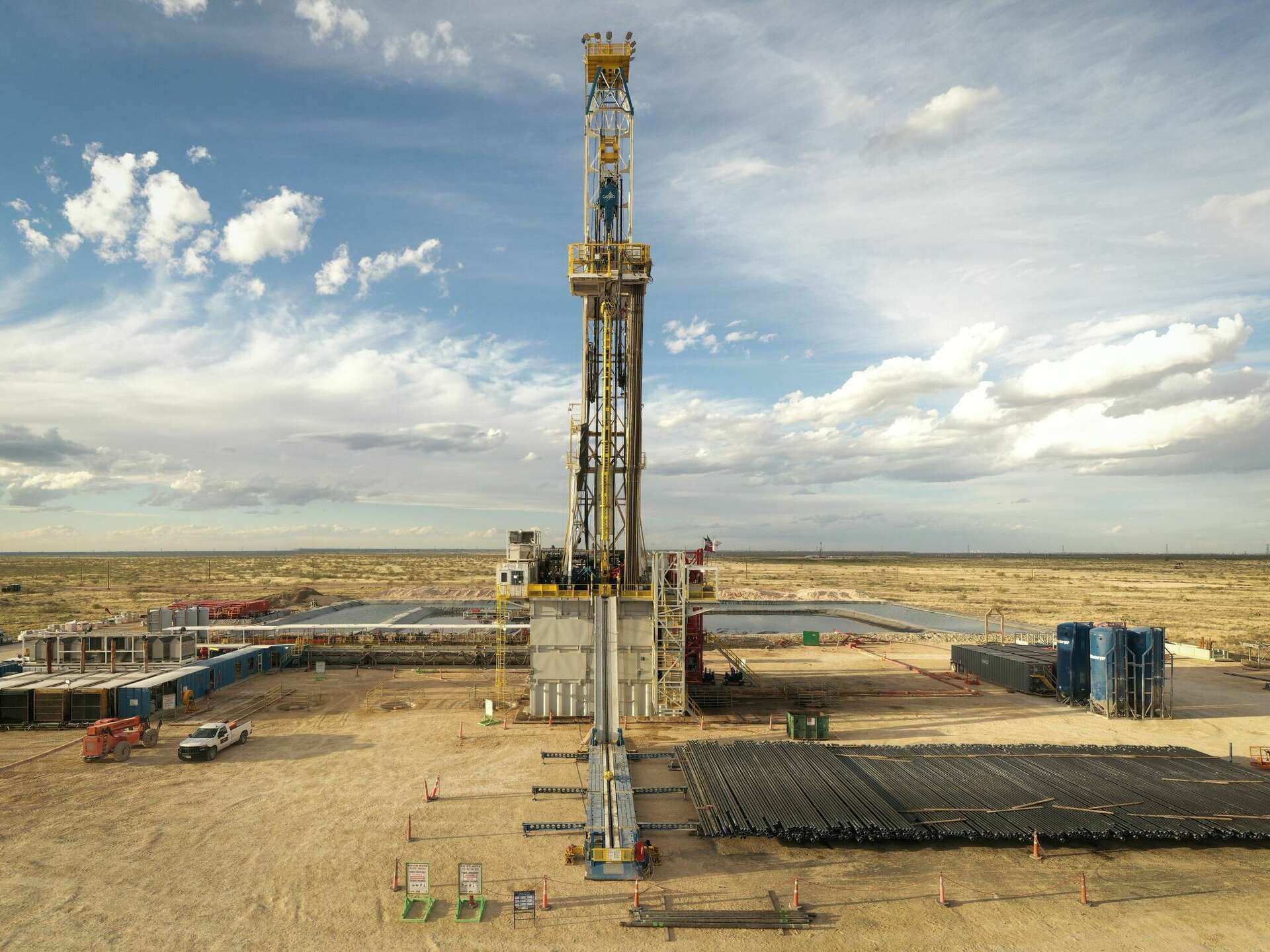 Permian rig count declines while US, Texas inch higher