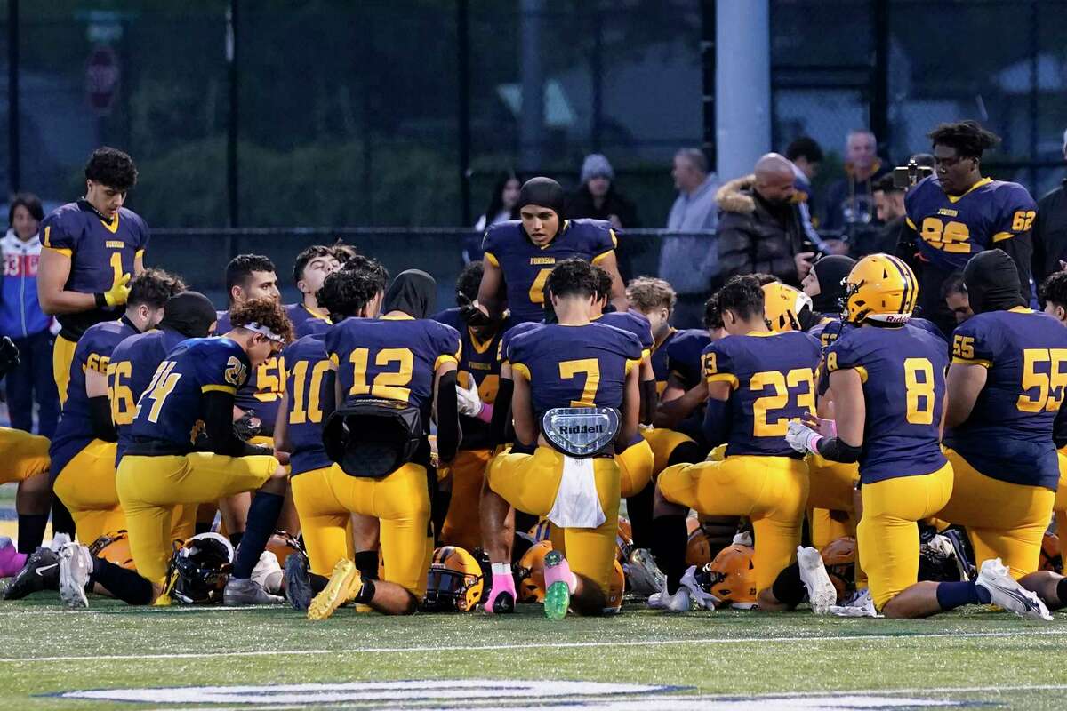 Prayers go on, sometimes out of sight, in prep football