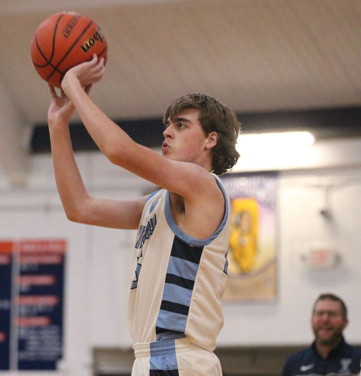 Neathery scores 28 as Triopia boys' basketball rolls in opener