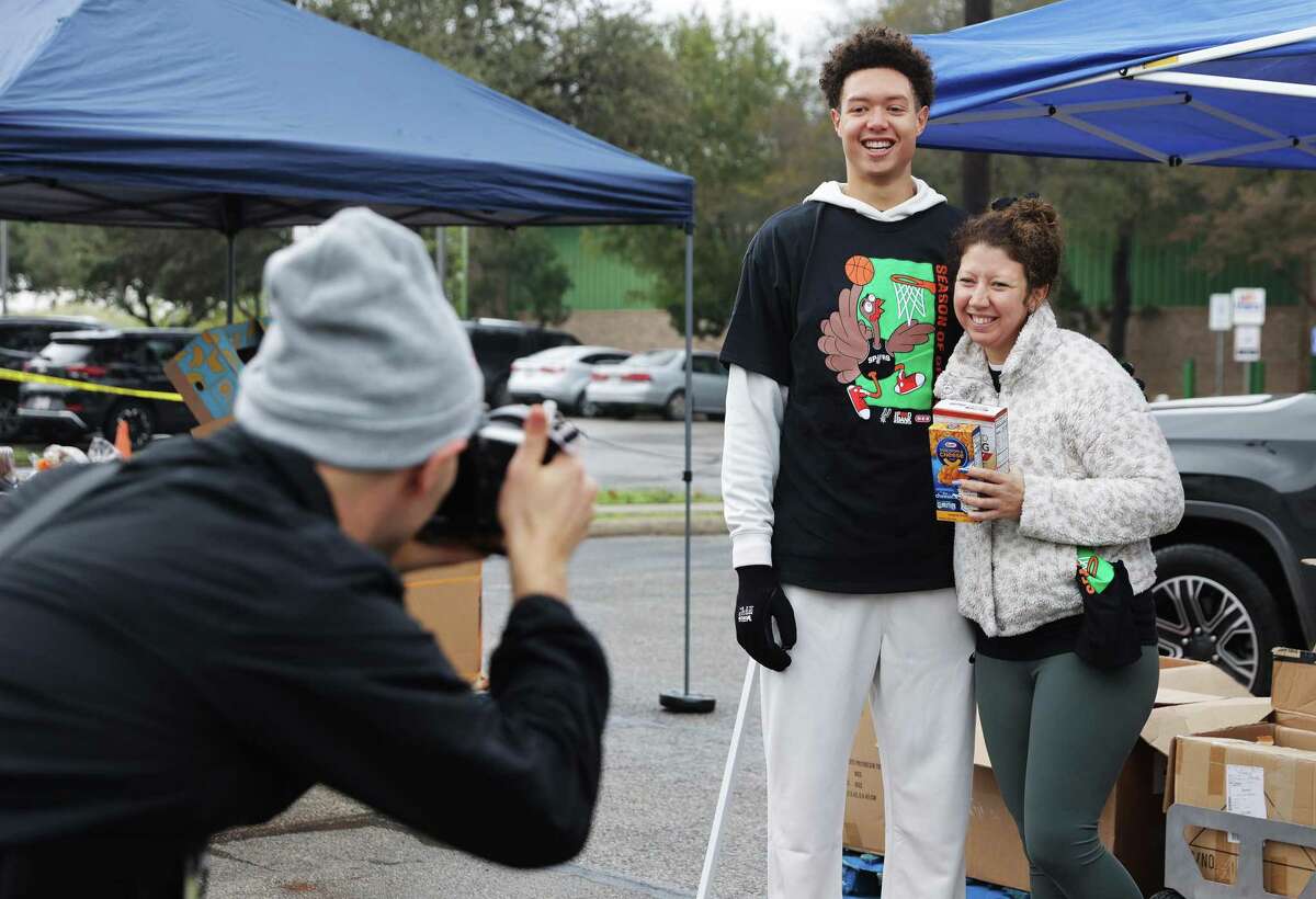 Food Bank event meaningful for Spurs’ Isaiah Roby, mother