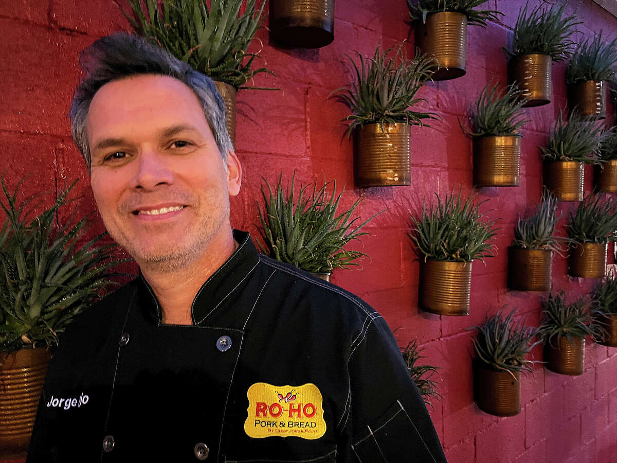 Ro-Ho Pork & Bread earns worth-a-drive rating for tortas ahogadas