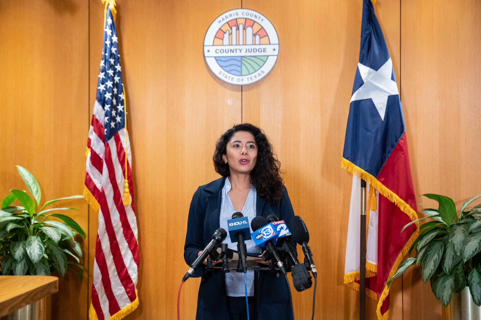 Hidalgo says Houston's hard freeze will not bring road interruptions