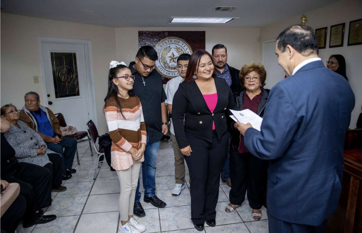 El Cenizo officials sworn in as they plan internal audit