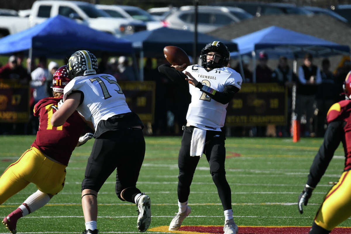 Logan Spoelstra's kick wins it as No. 5 St. Joseph clinches No. 1 seed ...
